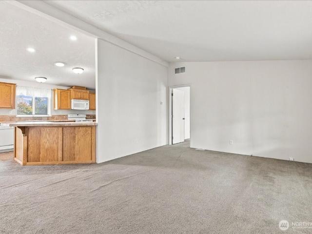 2946 Rd F. 6 NE