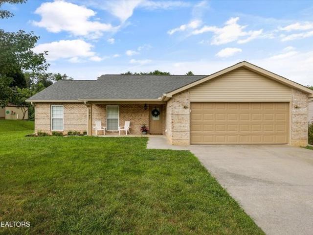 2947 Country Meadows Ln, Maryville, TN 37803