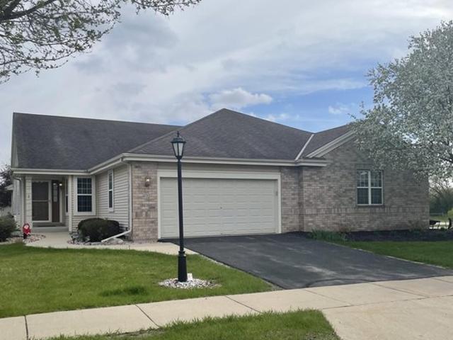 2949 Clearwater Ln, Waukesha, WI 53189