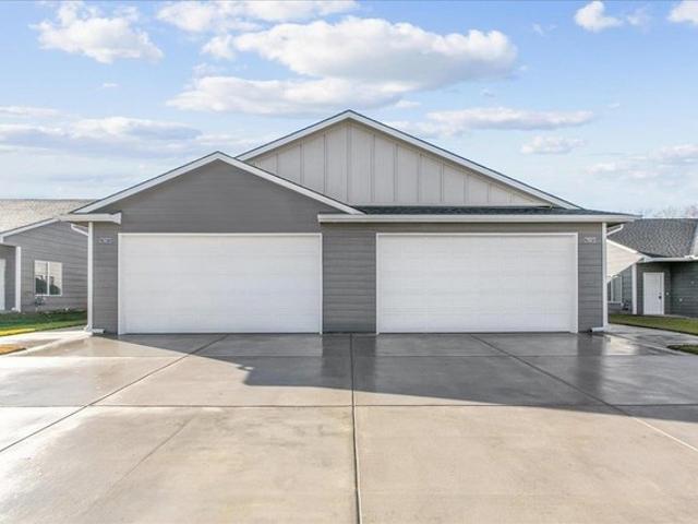2949 S Bunker Hill Ct, Wichita, KS 67210
