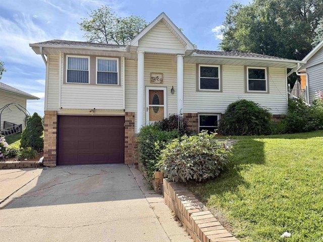 2949 S Saint Marys St, Sioux City, IA 51106