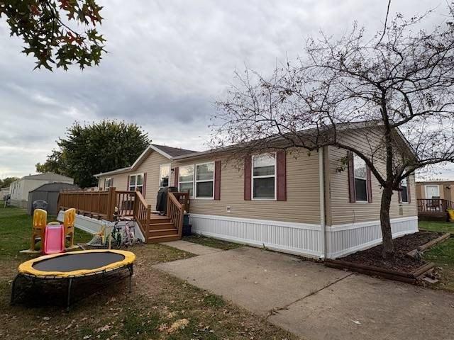 29402 Georgetown Dr, Chesterfield, MI 48051