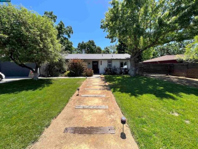 2940 Brookdale Ct, Concord, CA 94518