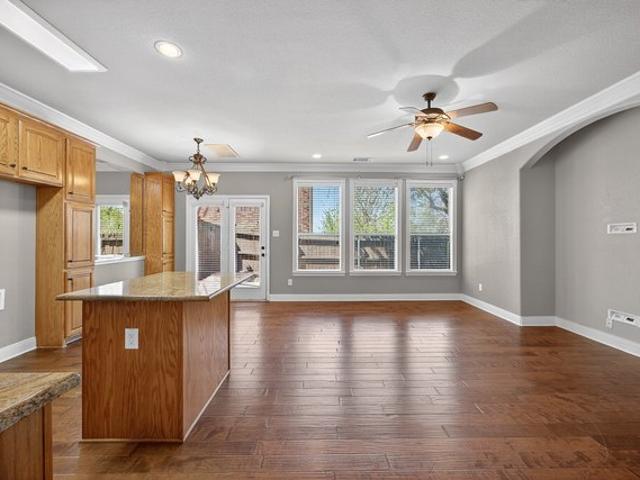 2940 Europa Dr, Grand Prairie, TX 75052