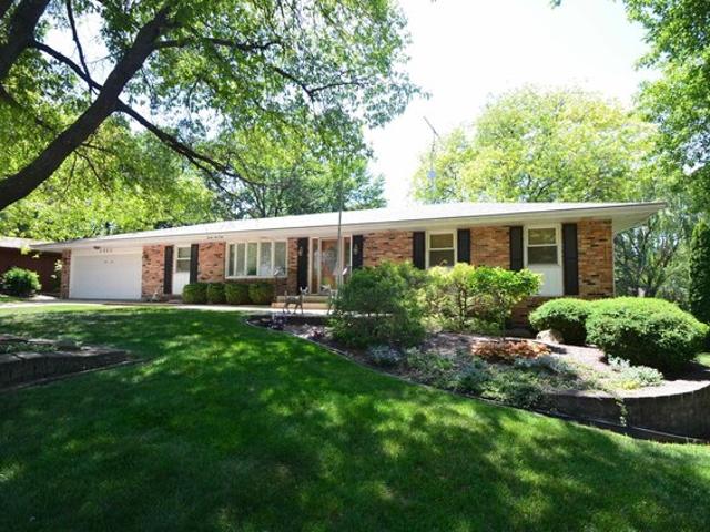 2940 Imperial Oaks Dr, Rockford, IL 61114