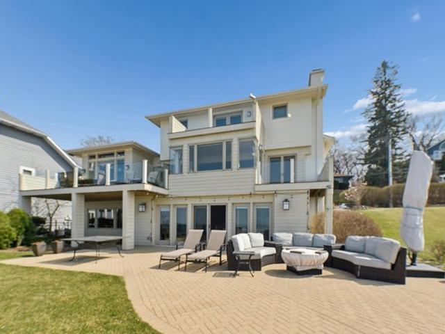 2940 Lake Shore Dr, Long Beach, IN 46360