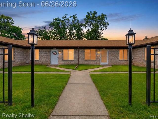 29417 Park Place Dr, Warren, MI 48093