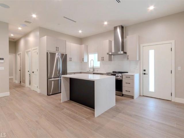 2941 Mary Street 2