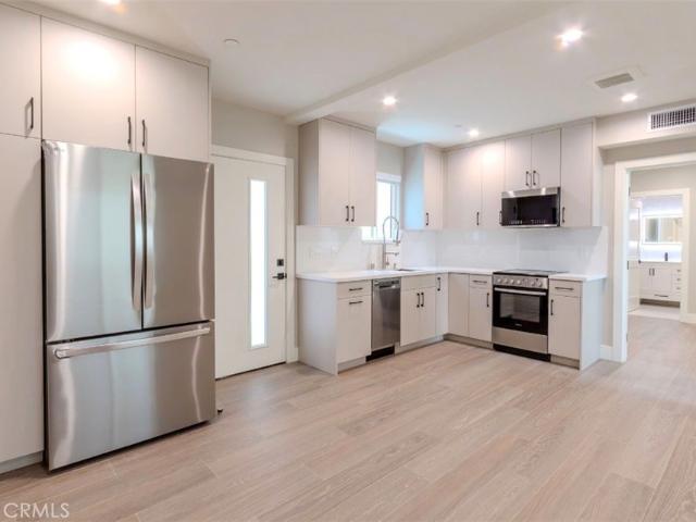 2941 Mary Street 3