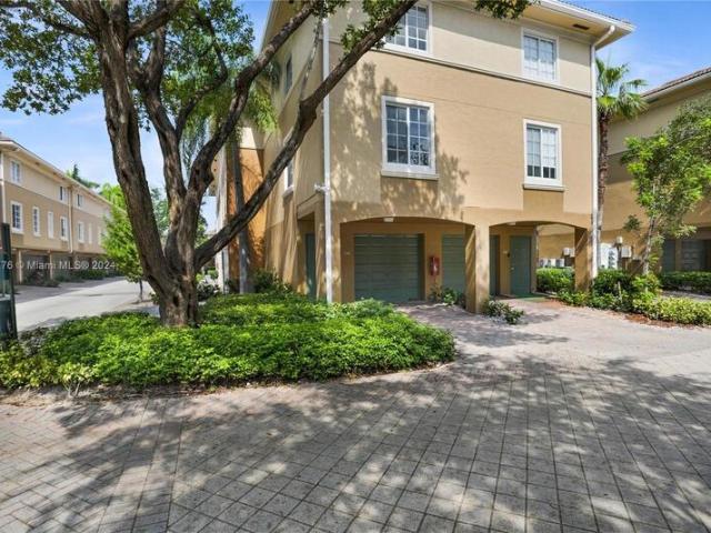 2941 NE 185th St, 1305, Miami, FL 33180