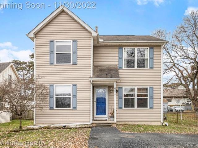 2941 Beland Ave, Keego Harbor, MI 48320