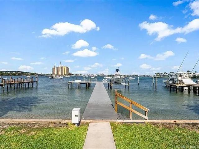 2941 Lake Dr, Singer Island, FL 33404 | MLS #B26010