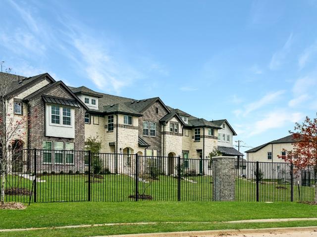 2942 ELLE Dr, Grand Prairie, TX 75052 | MLS #13647