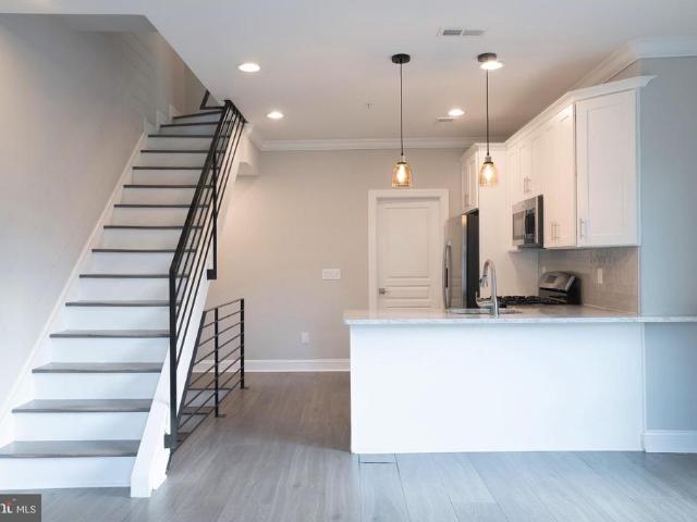 2942 W Master Street