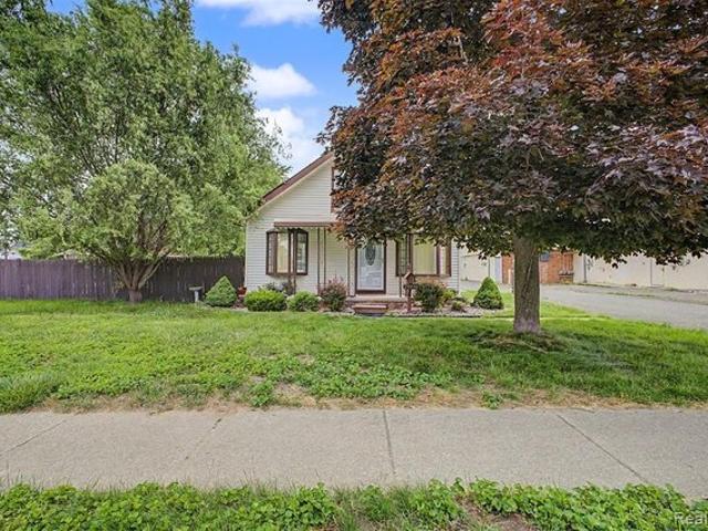 29438 Elmwood St, Garden City, MI 48135