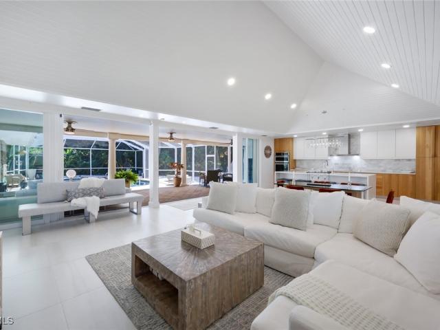 2943 Valencia Way, Fort Myers, FL 33901 | MLS #2026004