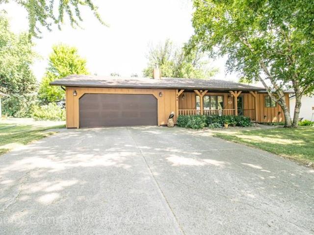 294 12th Ave NE, Sioux Center, IA 51250