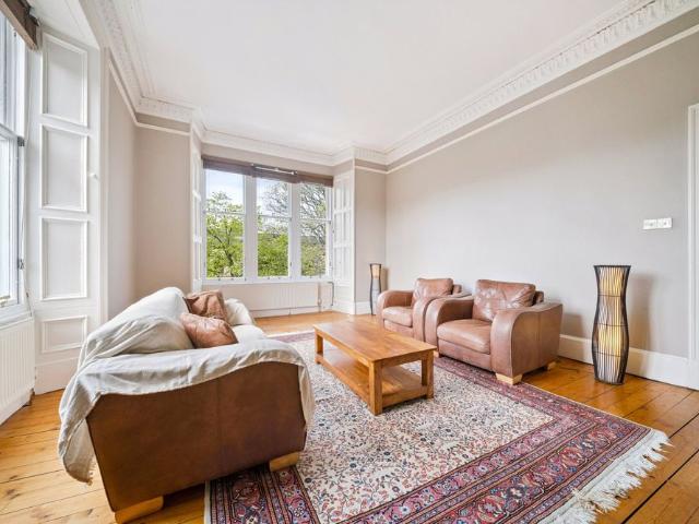 29/4 2F2, Eyre Crescent