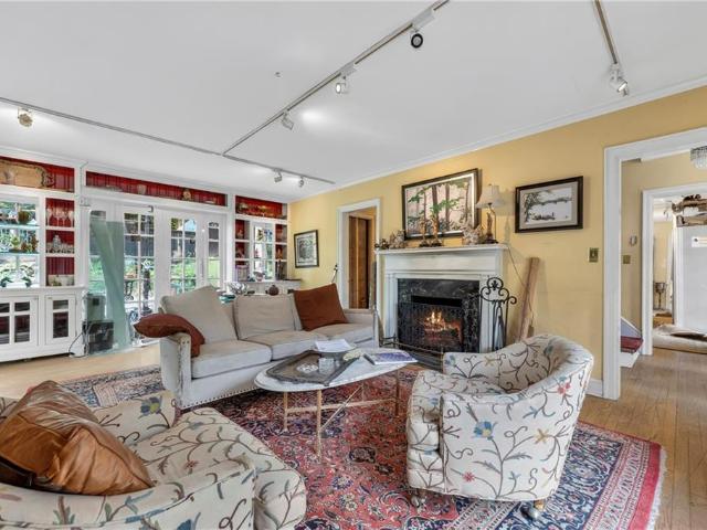 294 Hascall Road NW