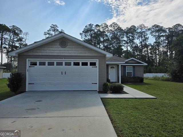 294 Lakeside Cir, Baxley, GA 31513