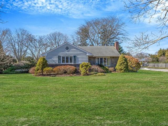 294 Sayville Blvd, Sayville, NY 11782
