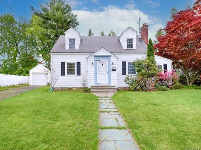 294 Shoreham Village Dr, Fairfield, CT 06824