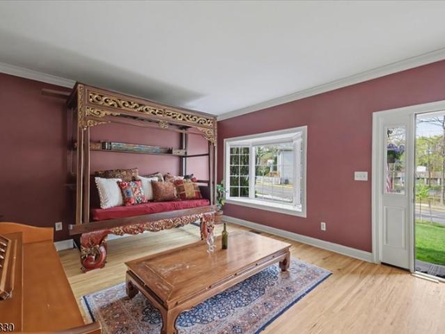 294 Spring Ave