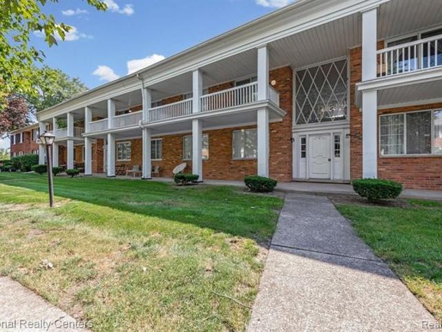 29546 Hoover Rd, Warren, MI 48093