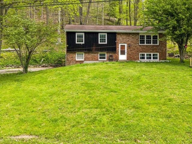 2955 Pine Grove Rd, Industry, PA 15052