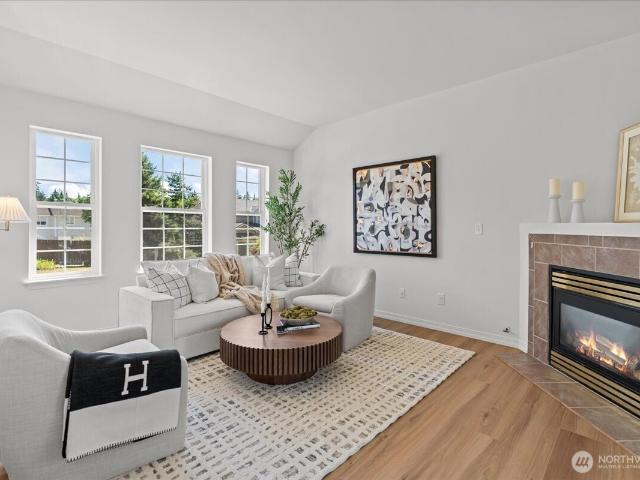 2956 lowren Loop