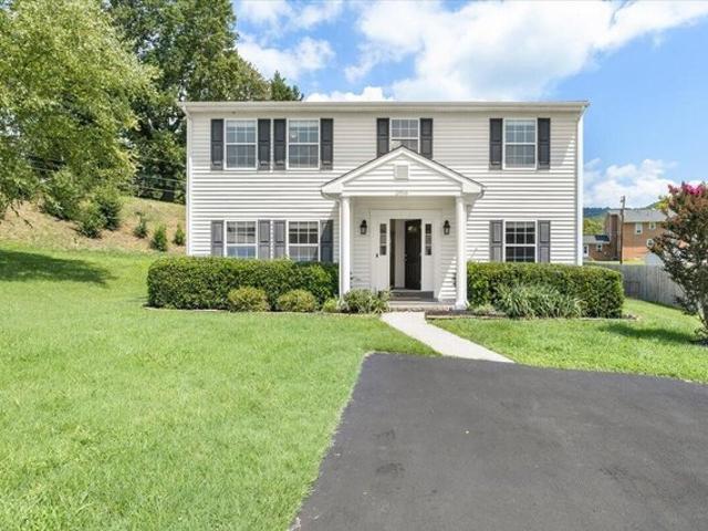2956 Stonebridge Cir, Vinton, VA 24179