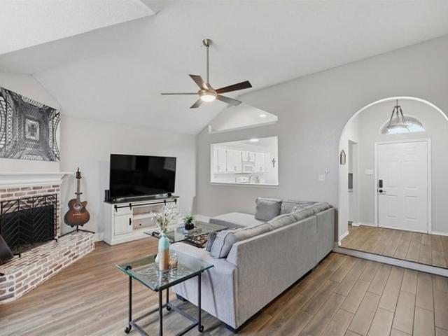2956 Timber Creek Trl, Fort Worth, TX 76118