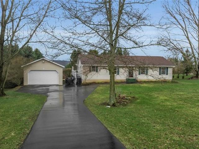 2956 Valley View Ln, Strykersville, NY 14145