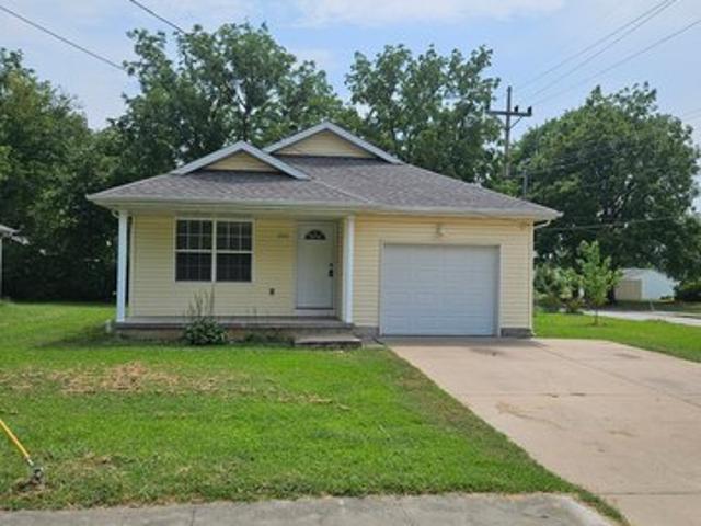2956 W Chestnut St, Springfield, MO 65803