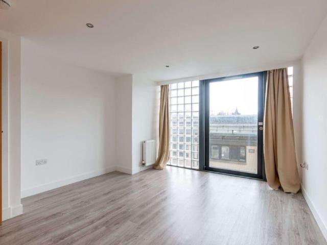 2956L Belford Road, Edinburgh, EH4 3BR 2 bed flat to rent £1,450 pcm £335 pw