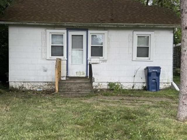 2957 Mackin Rd, Flint, MI 48504