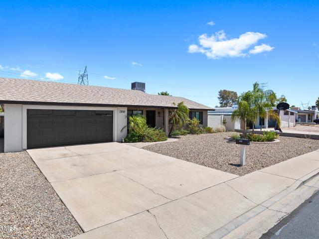 2958 e contessa street