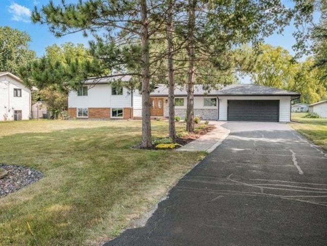 2958 Vanderbie St, Little Canada, MN 55117