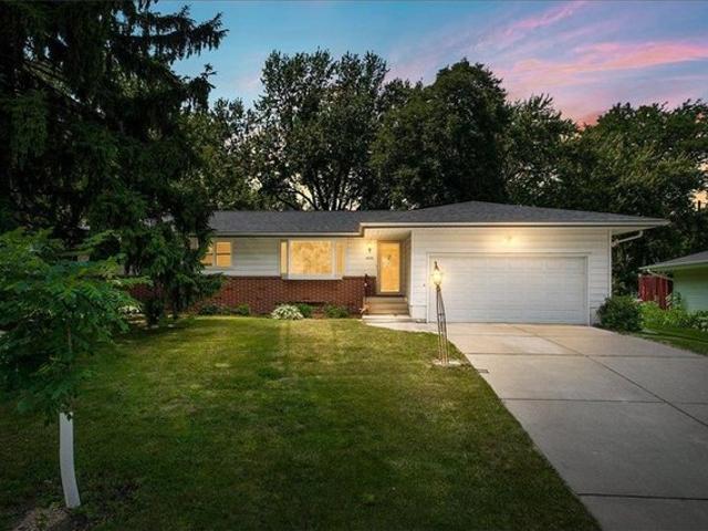2959 Patton Rd, Roseville, MN 55113