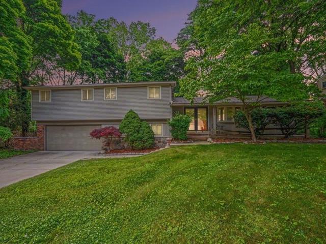 2959 Rambling Way, Bloomfield Hills, MI 48302