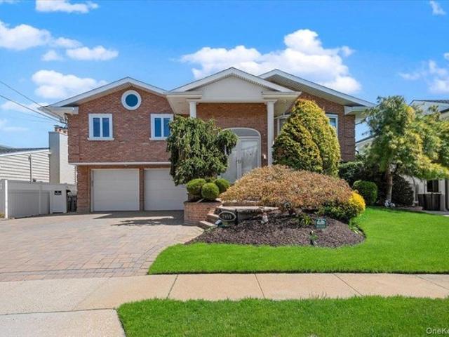 2959 Shore Dr, Merrick, NY 11566