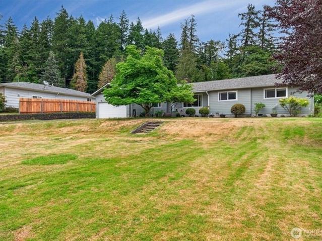 2950 Madrona Dr, Longview, WA 98632