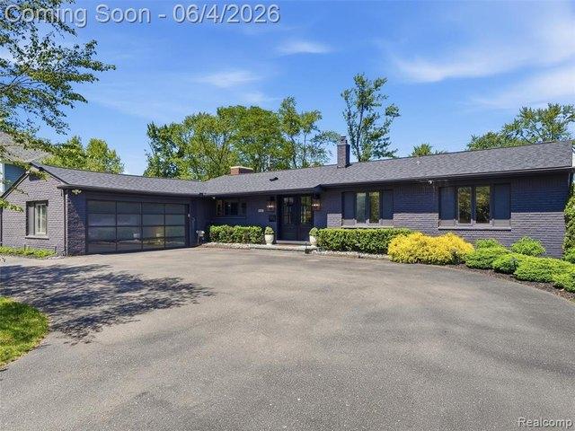 2950 Middlebury Ln, Bloomfield Hills, MI 48301