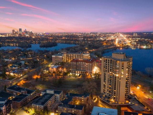 2950 Dean Parkway # 1903 4
