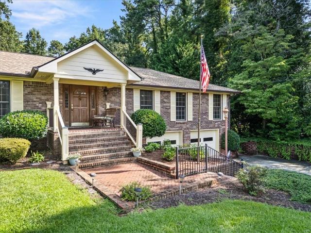 2950 Foothill Trail