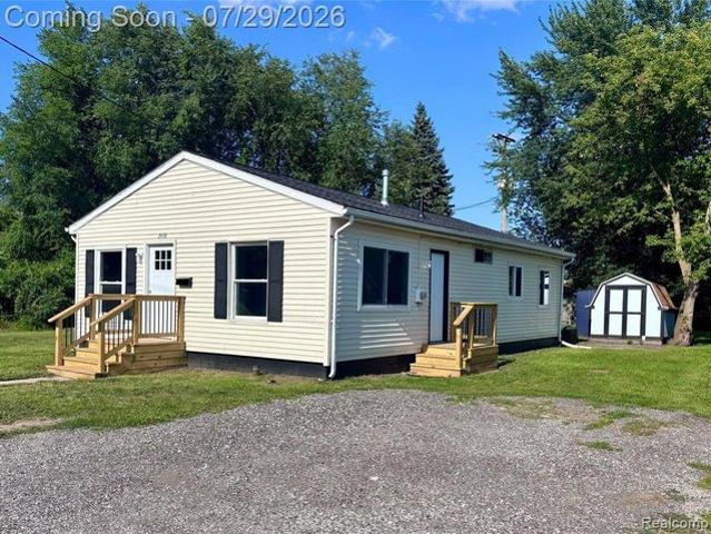 2950 28th St, Port Huron, MI 48060