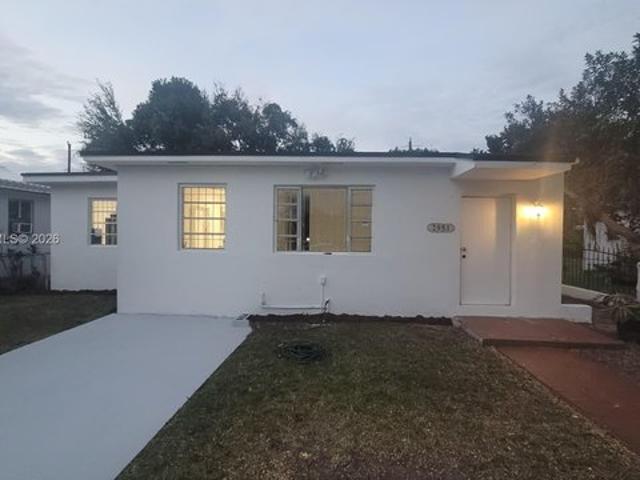 2951 NW 49th St, Miami, FL 33142