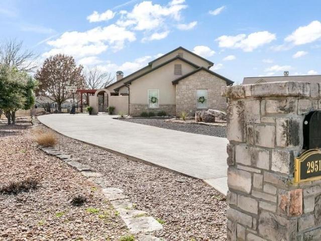 2951 Dry Hollow Drive, Kerrville, TX 78028