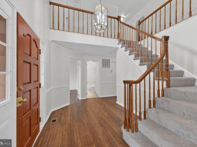 2951 Franklin Oaks Dr, Herndon, VA 20171 | MLS #VAFX2301 | Compass