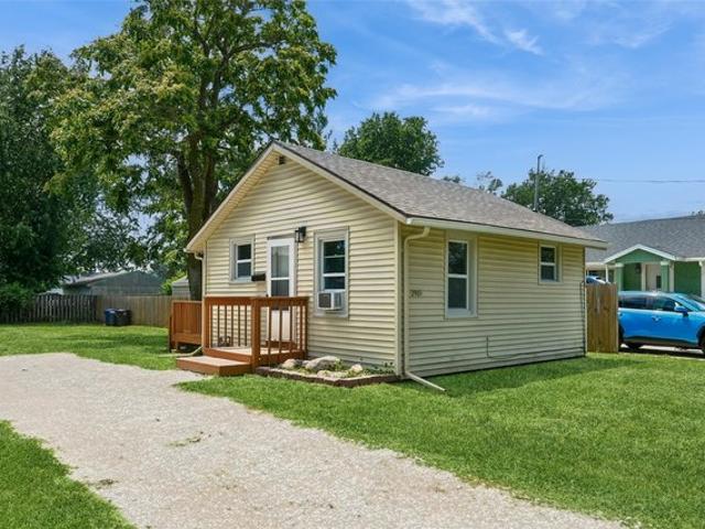 2951 Garfield Ave, Des Moines, IA 50317